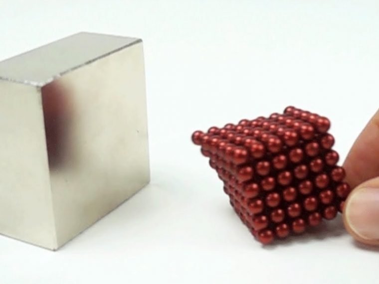 Slow Mo Magnets, Collision in Slow Motion – Magnetic Games