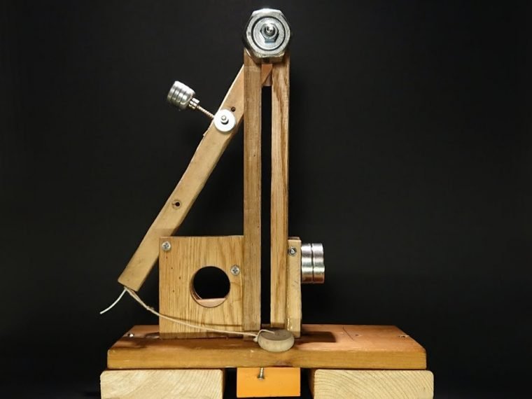 Magnetic Free Floating Arm Trebuchet – Magnetic Games