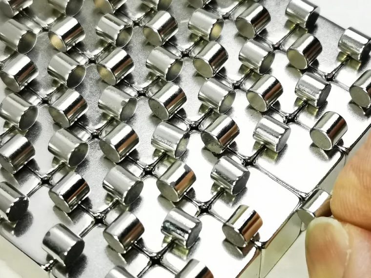 DIY Ferrocell, View Magnetic Fields with Ferrofluid – Magnetic Games