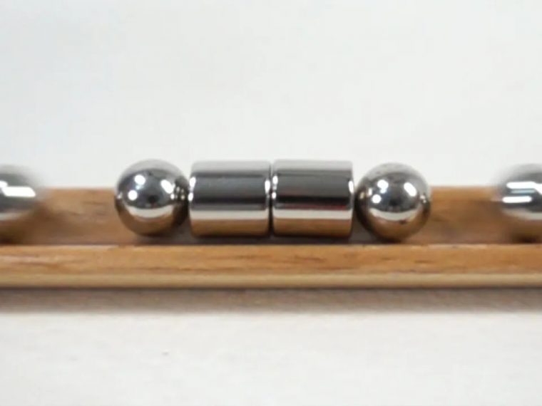 Magnet Guns VS Castle out of Magnetic Balls | Magnetic Games – Magnetic ...