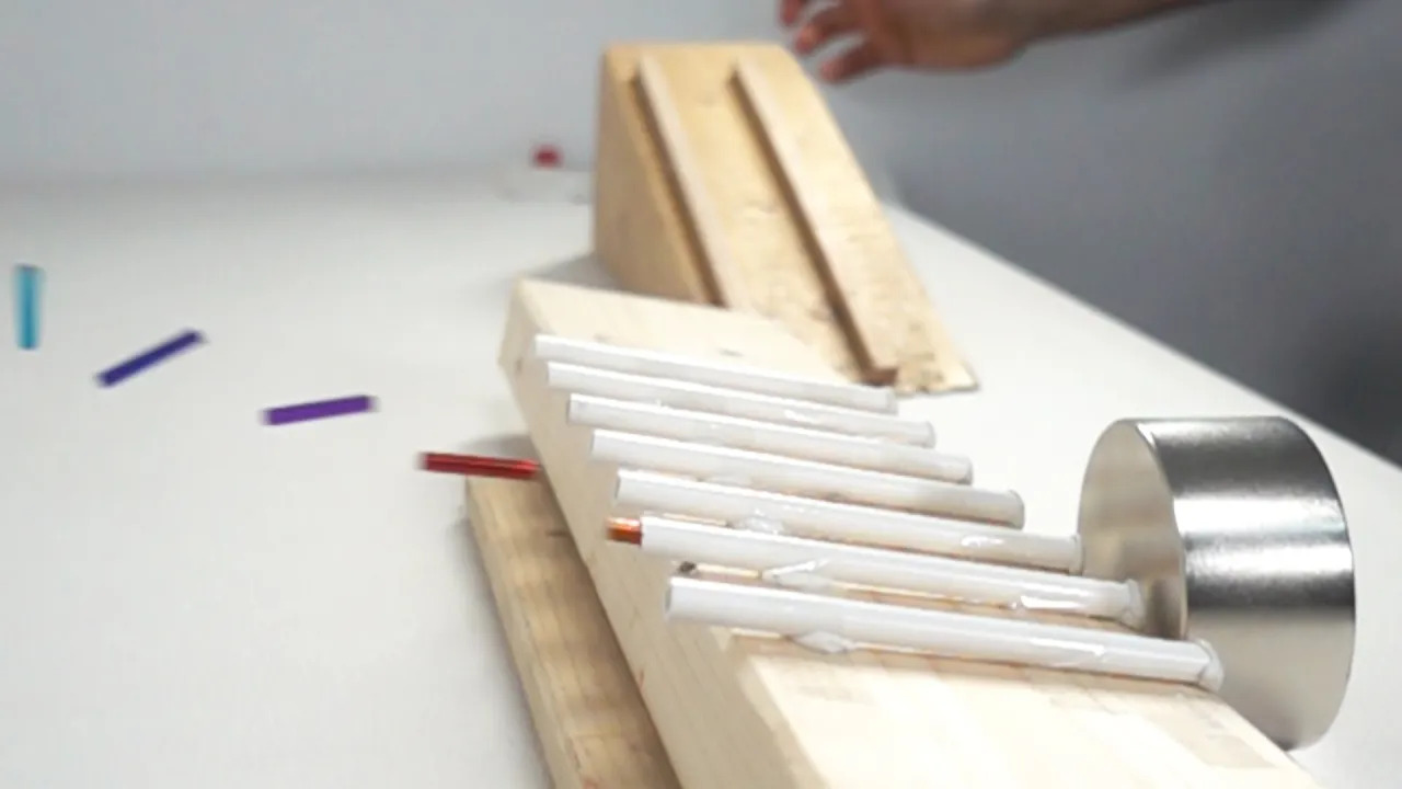 2 Magnetic Machine Guns | Magnetic Games – Magnetic Games