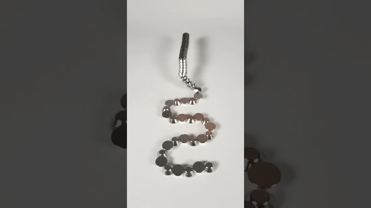 Curved Chain Reaction – Magnetic Games